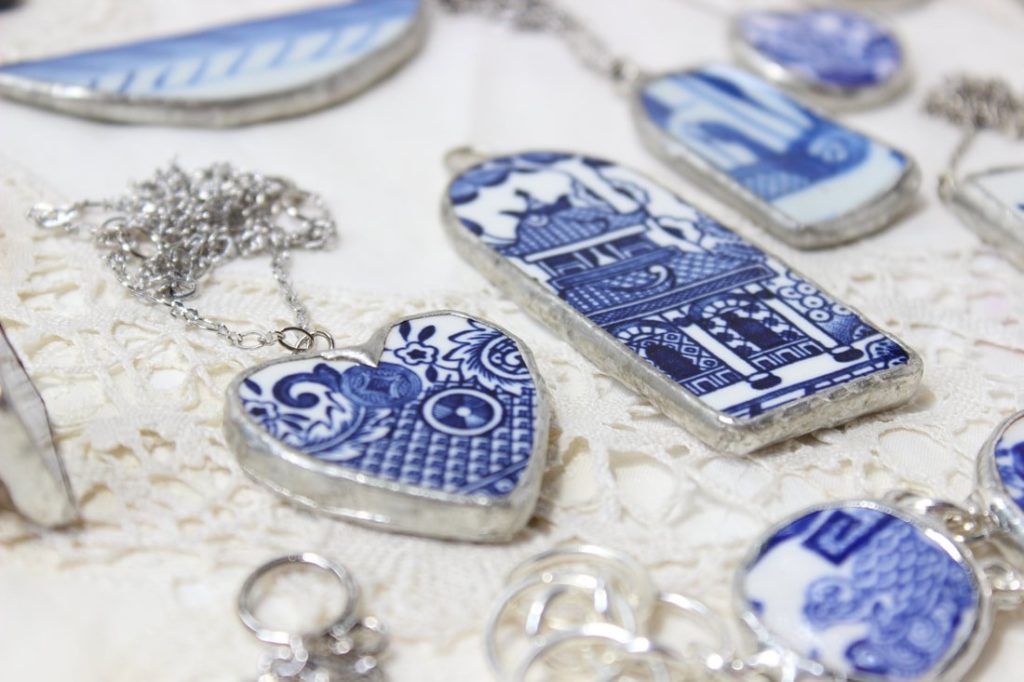 Upcycle Final: Jewelry from a mug – Aesthetics of Design