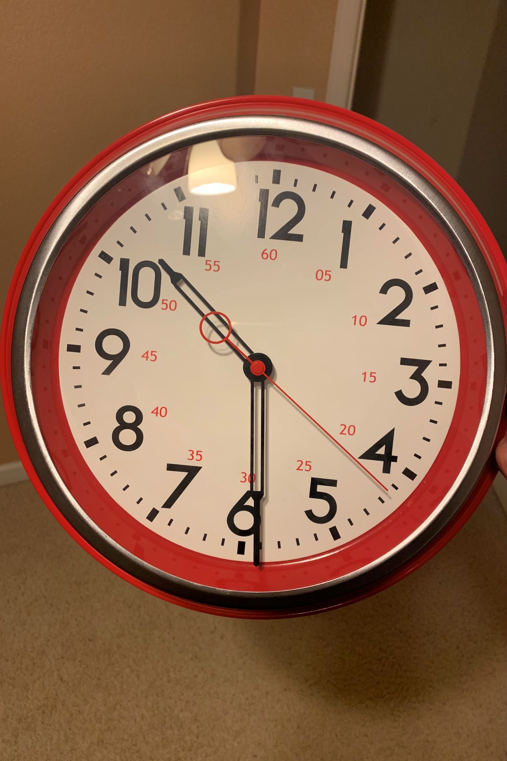 Graphic Pop Art Clock – Aesthetics of Design