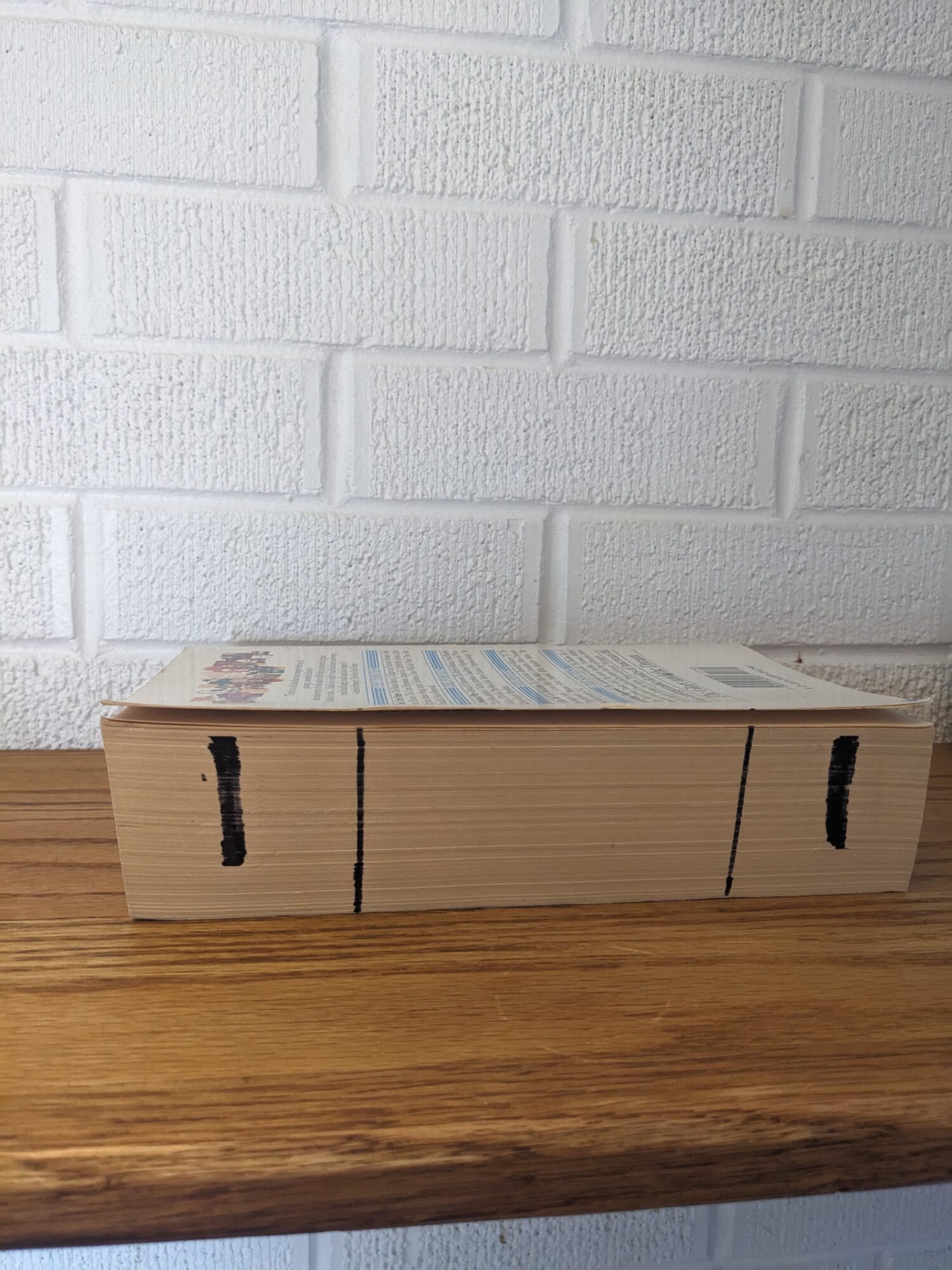 Floating Bookshelf – Aesthetics of Design