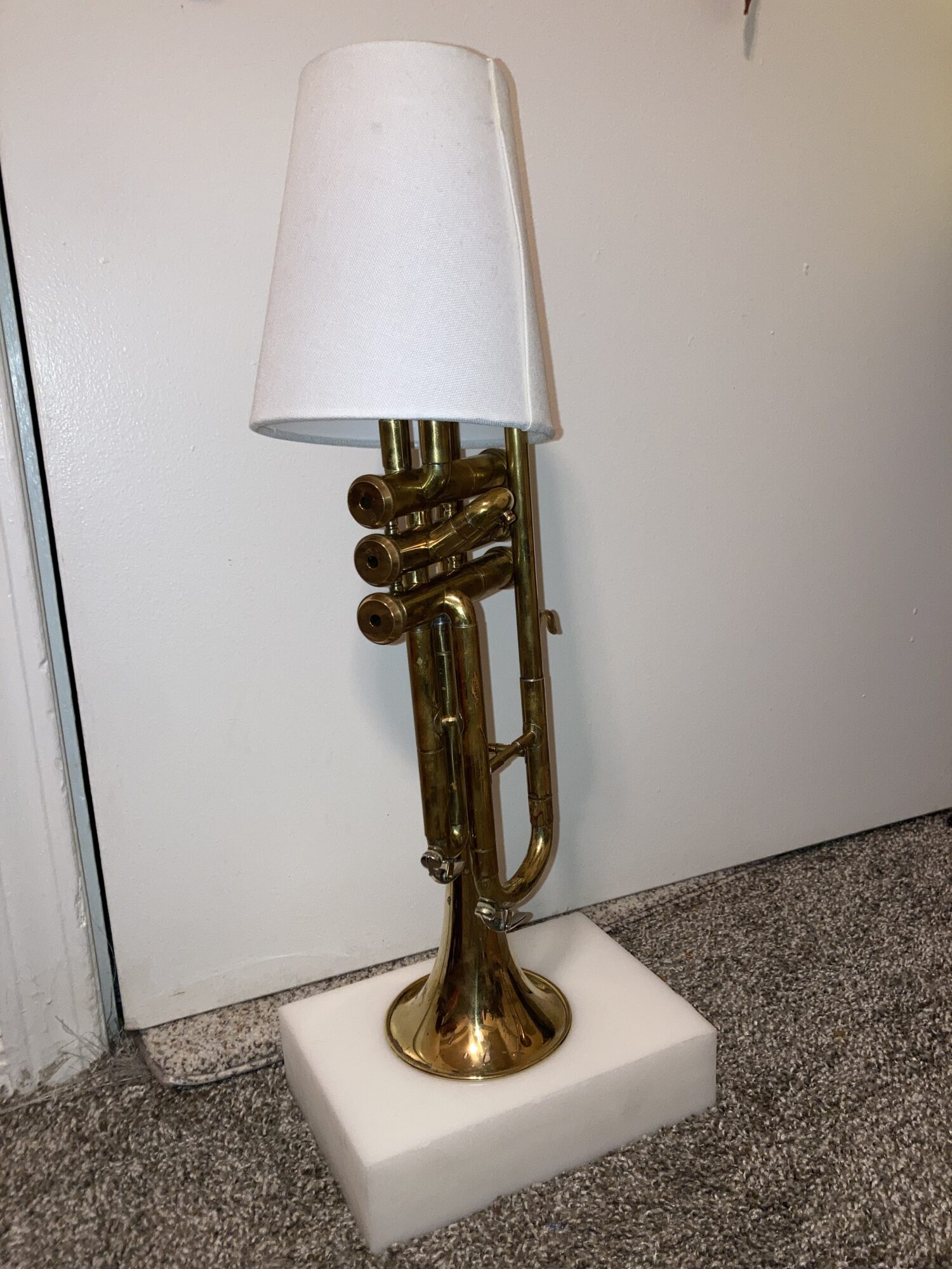 Upcycling Brass Instrument Lamp – Aesthetics of Design