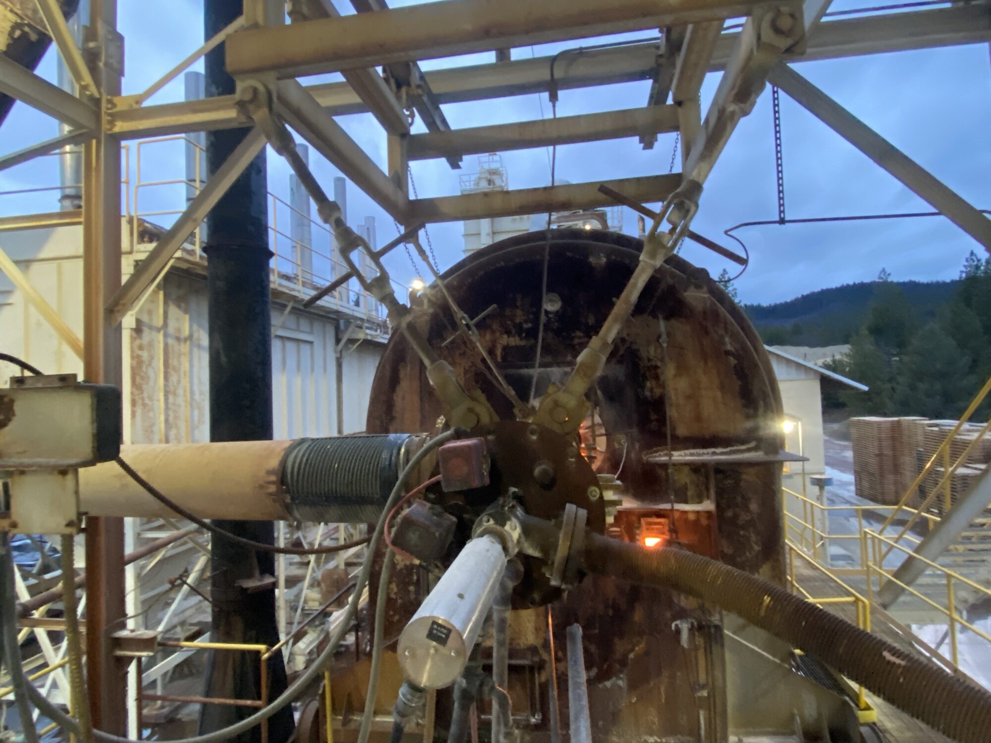 Upcycle Progress: Industrial Rust Artwork – Aesthetics of Design